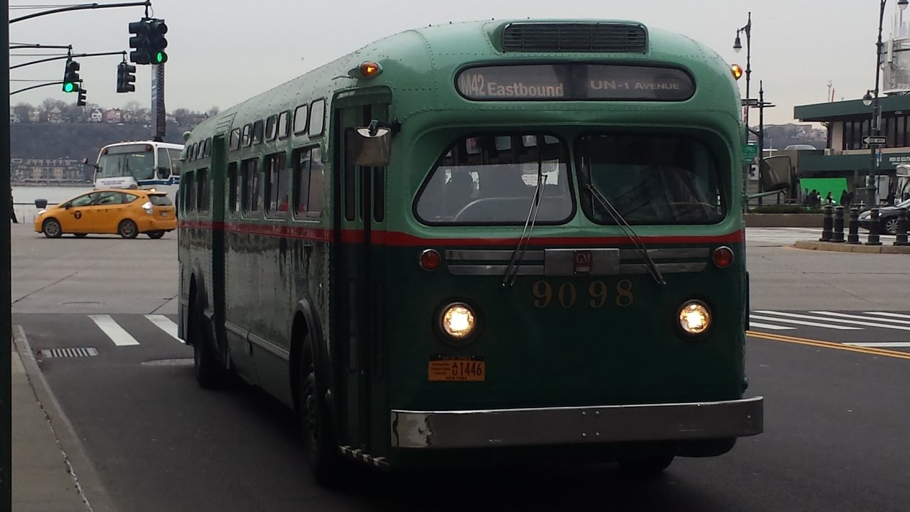 MTA NYC Bus: General Motors TDH-5106 [#9098] + Nova Bus RTS [#5249] M42 ...
