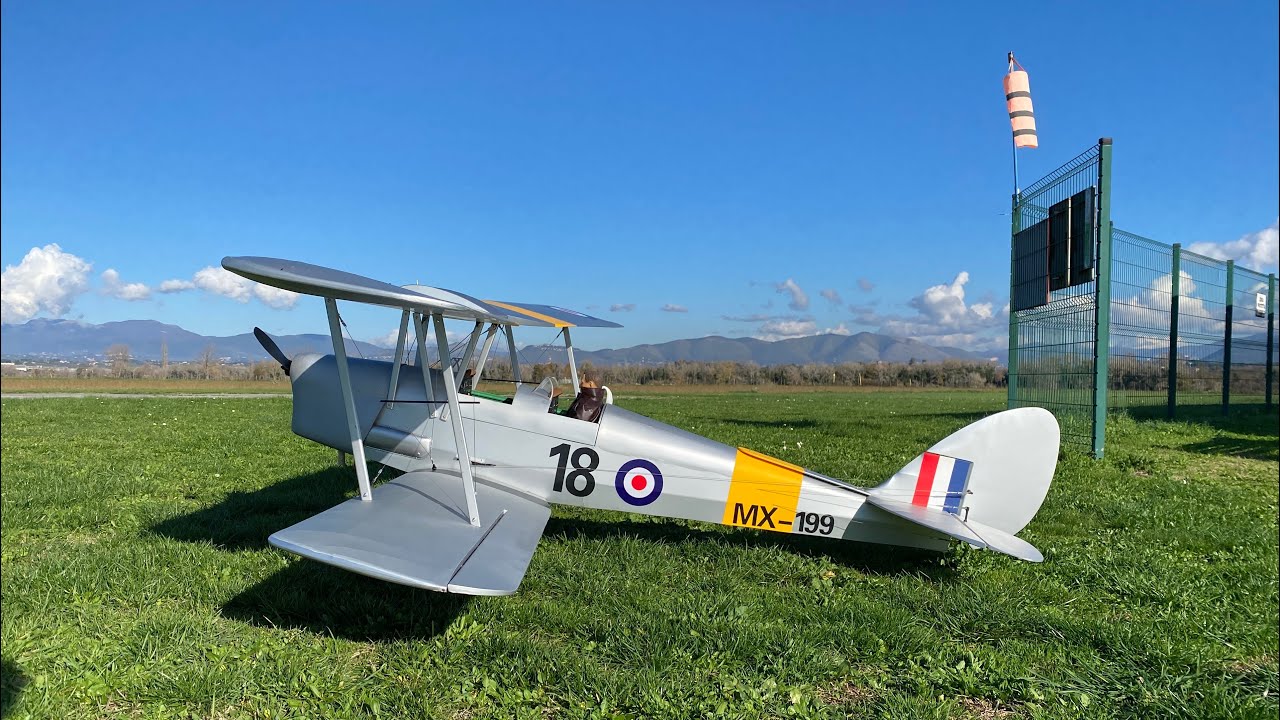 Maxford USA Tiger Moth scale 1:3,3 Saito FG 40 4-Stroke - YouTube