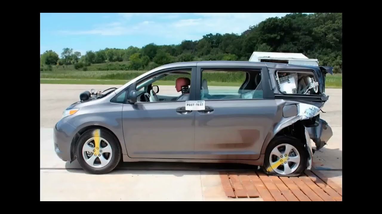 Toyota Sienna 後方撞擊測試 Rear Crash Test 2020 - YouTube