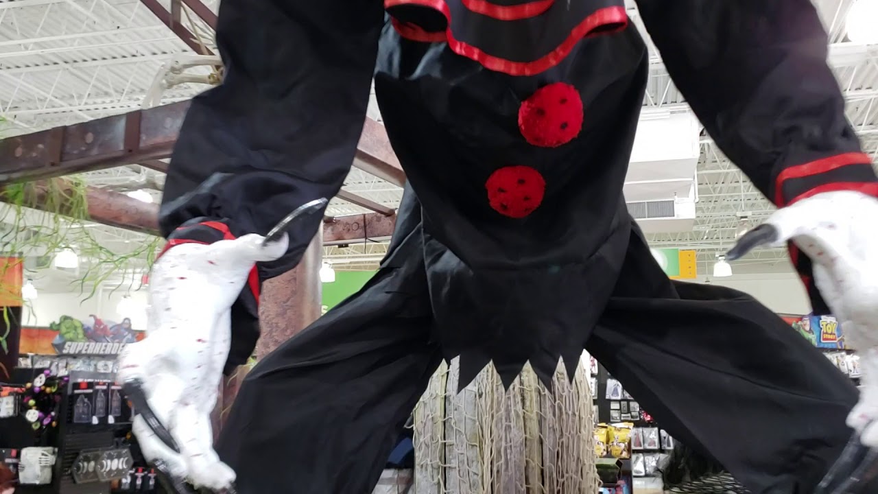 7ft Crouchy Animatronic from Spirit Halloween - YouTube