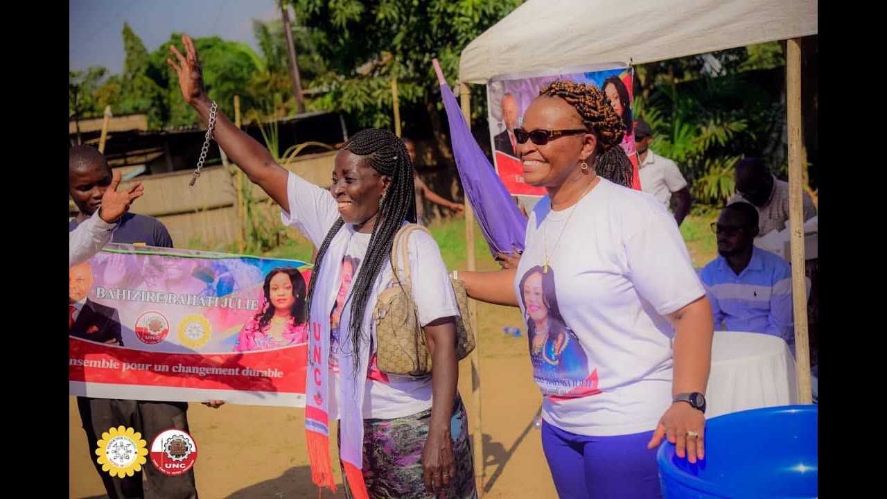 Julie BAHIZIRE BAHATI apporte le sourire à population de Matadi mayo 2 ...