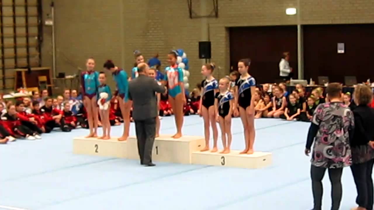 Acro prijsuitreiking Ismay Julia Laura Uden 19-03-2011 - YouTube
