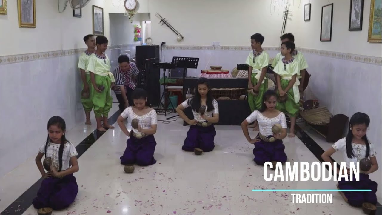 របាំគោះត្រឡោក, Coconut Dance, Cambodian Tradition - YouTube