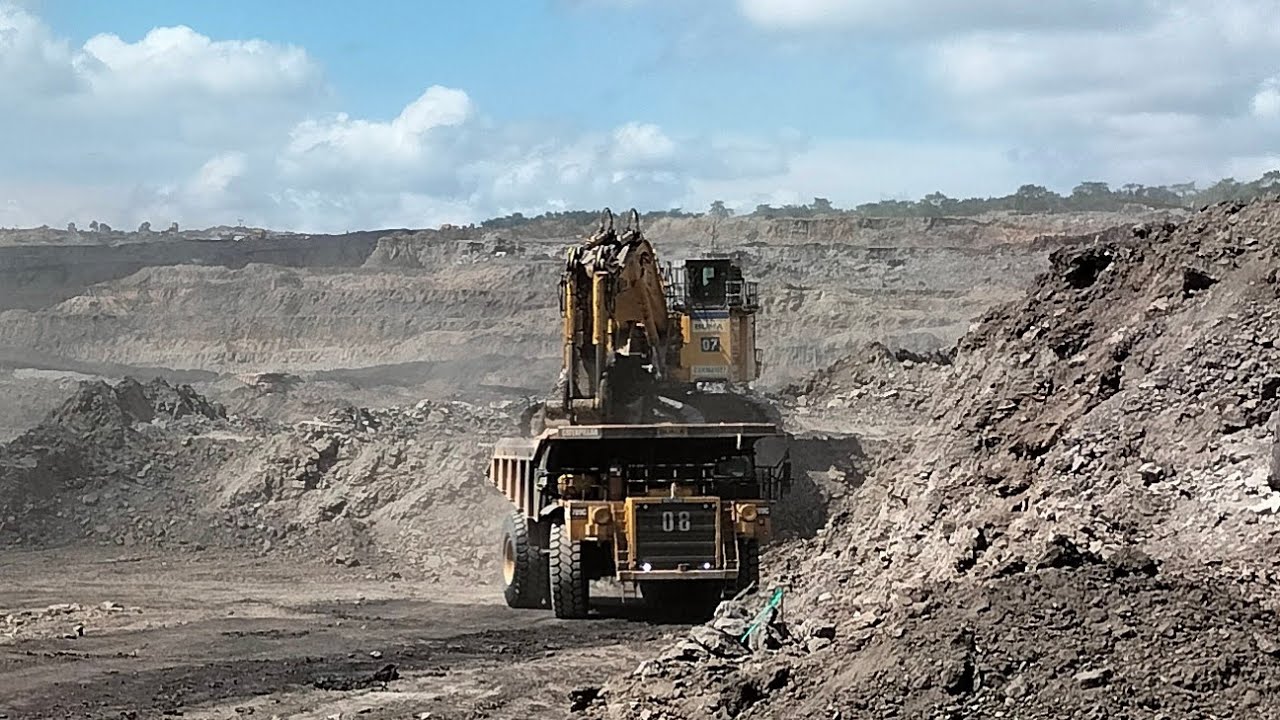 🔴 EXCAVATOR KOMATSU PC4000-6 vs CAT789C//Alat Berat @pakemvlog777 - YouTube