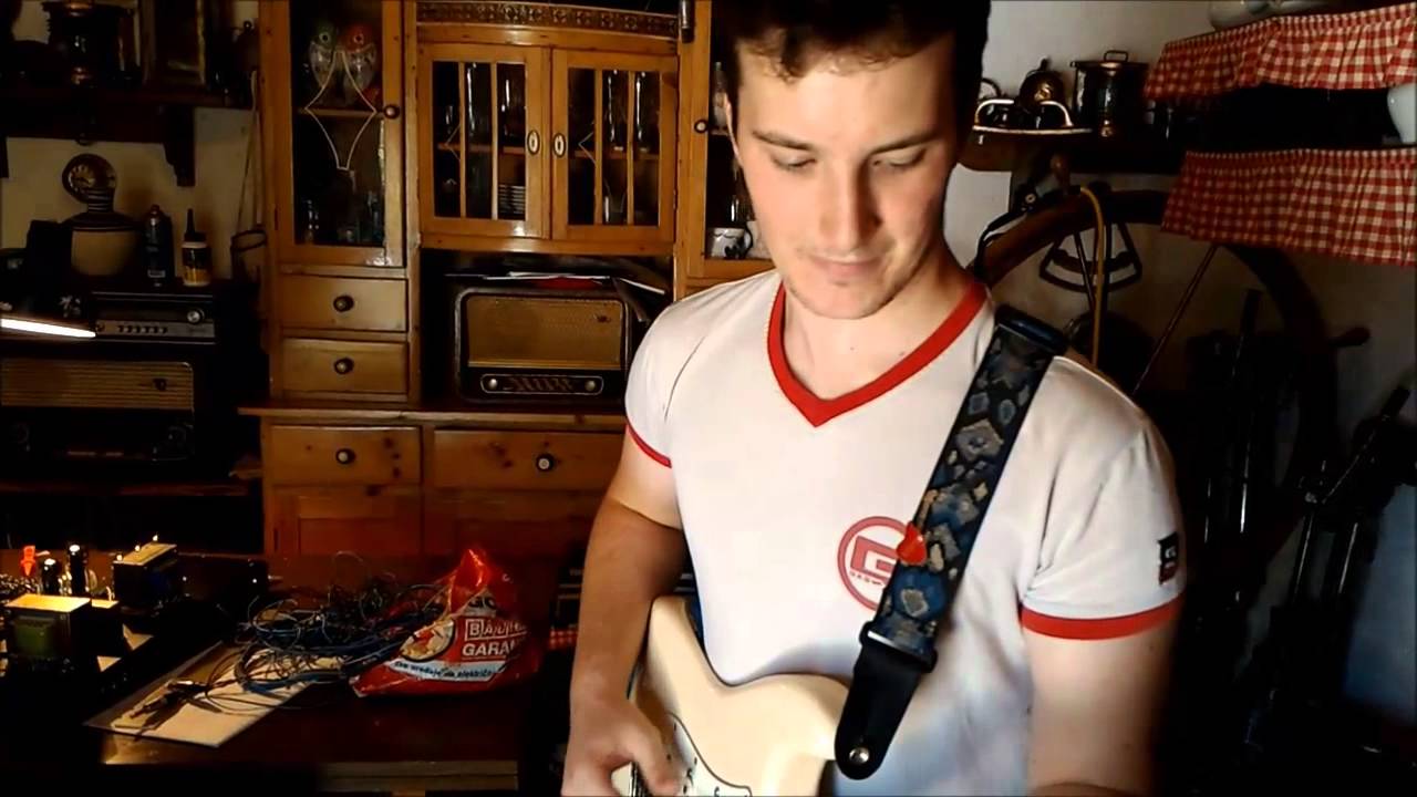 Deluxe reverb with TL806 EV12L - YouTube