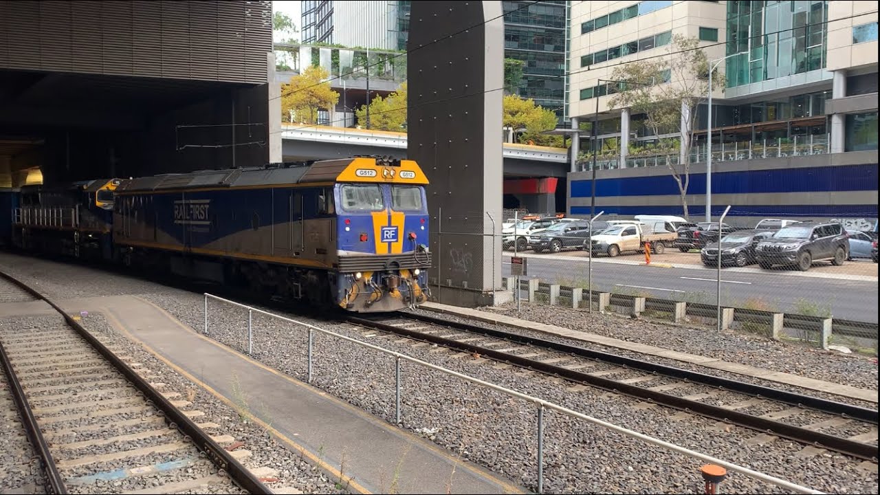 RailFirst G512 & VL360 Passes Through Southern Cross Station from ...