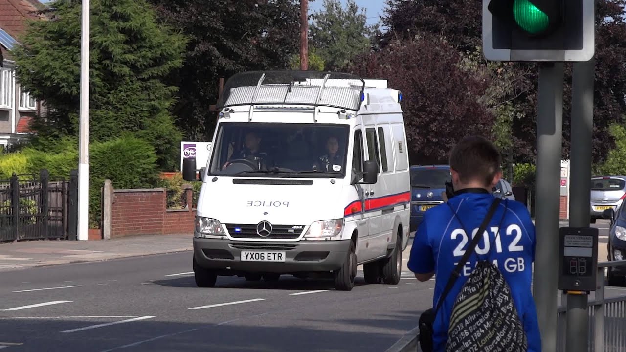 Humberside Police - Mercedes Sprinter Public Order Van On Shout - YouTube