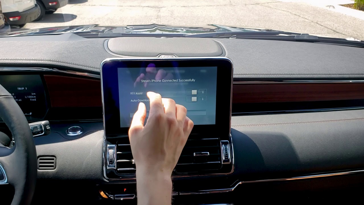 How to connect a phone to the 2020 Lincoln Navigator | Lincoln ...