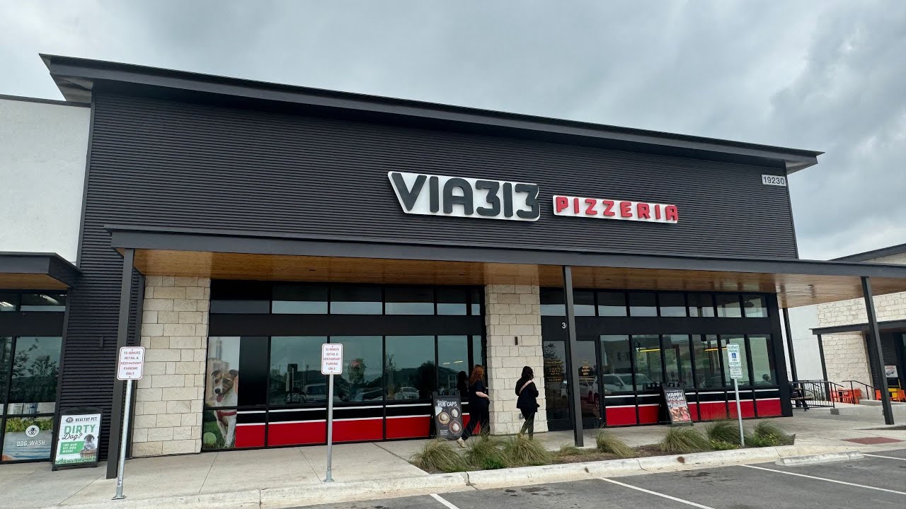 VIA 313 Pizzeria- Getting a Taste of Detroit in Texas! - YouTube