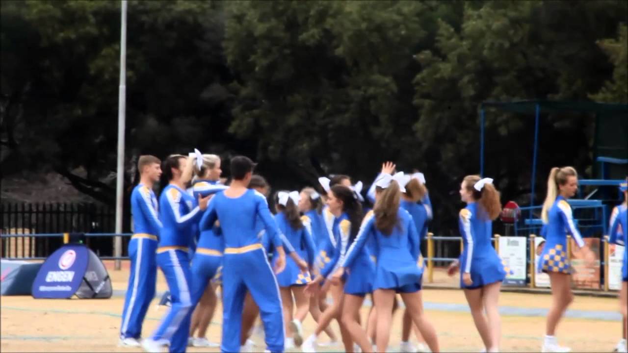 Kempies Cheerleaders entertain at Kempies rugby game - YouTube