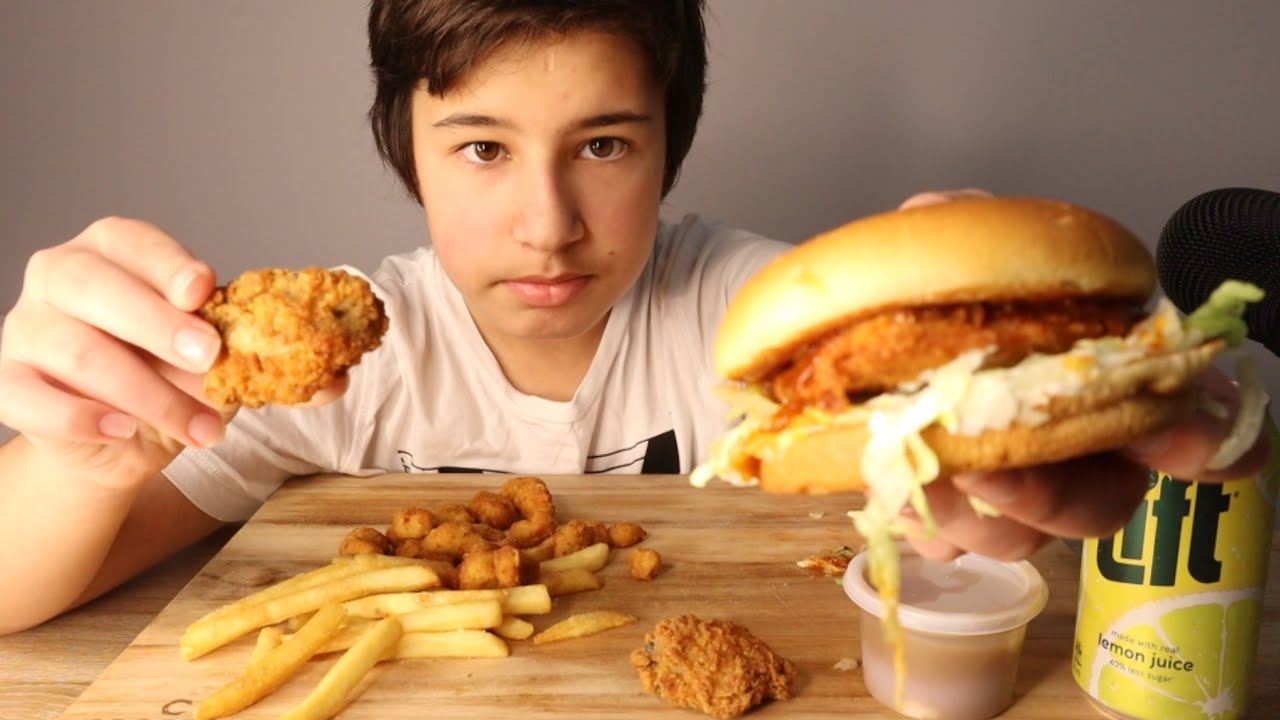 *ASMR* RED ROOSTER CHICEKN BURGER, POPCORN & FRIES - YouTube