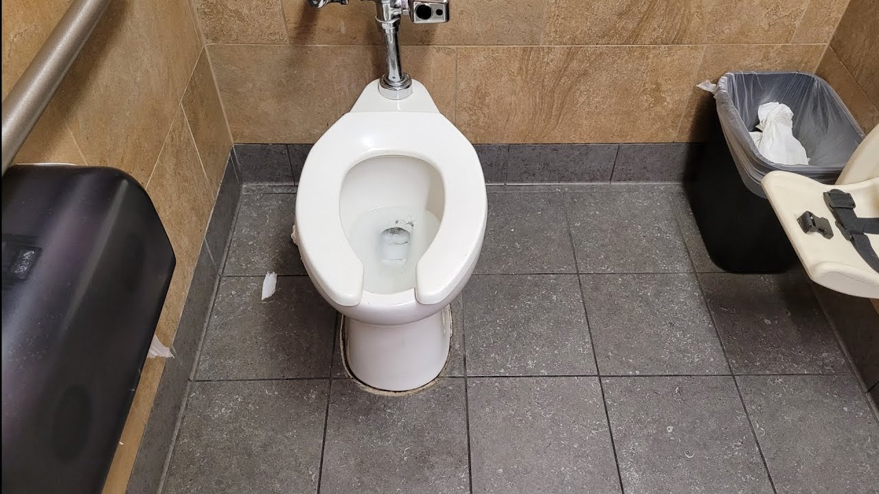 Renovated restroom in a 1980s pilot - YouTube