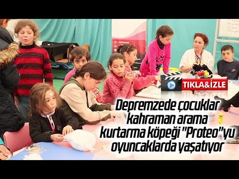 Depremzede çocuklar kahraman arama kurtarma köpeği \