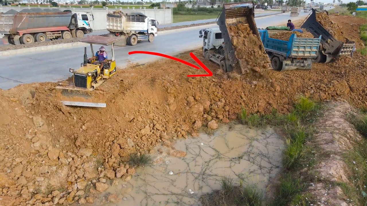 Grader Operating Techniques Driver Mini Dozer & Mini Truck Moving Land ...