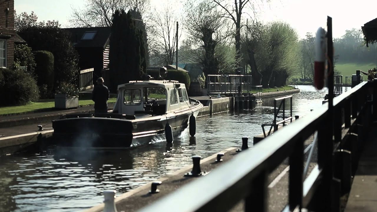 Shiplake Lock - YouTube