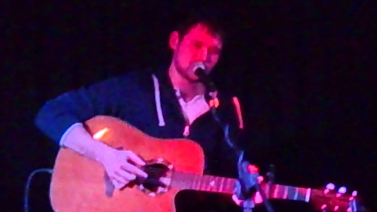 RORY QUINN sings 'RAGLAN RD' At Harbour bar Bray - YouTube