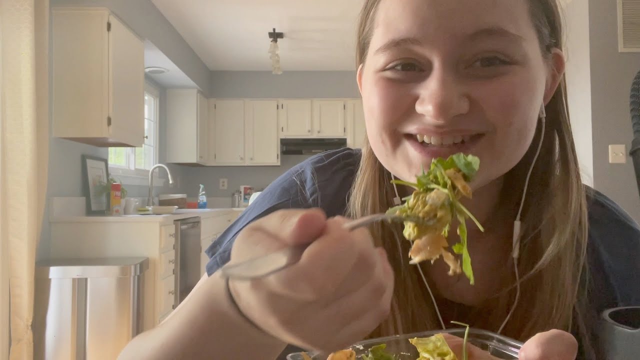 ASMR Eating Lunch with your English Teacher (eating sounds, whispering ...