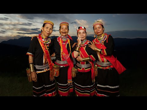 The Last Bidayuh Ring Ladies (Wanita Bidayuh Bergelang Terakhir) - YouTube