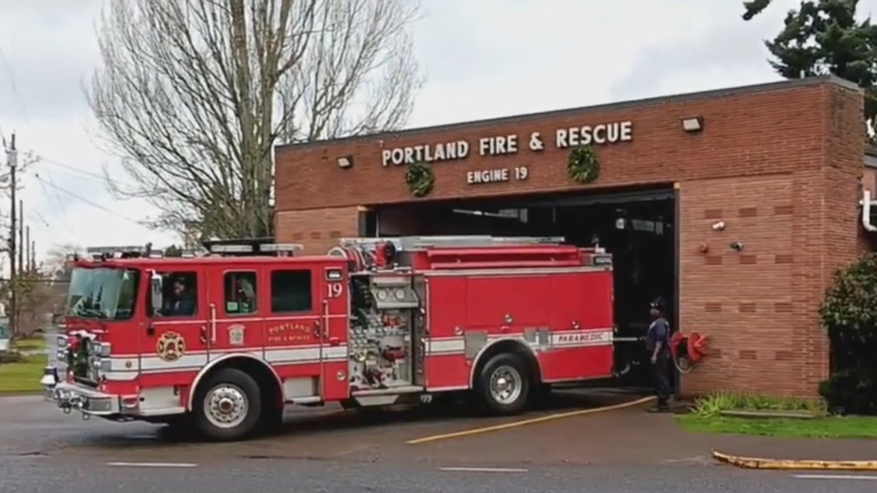 Portland Fire Engine 19 Returning - YouTube