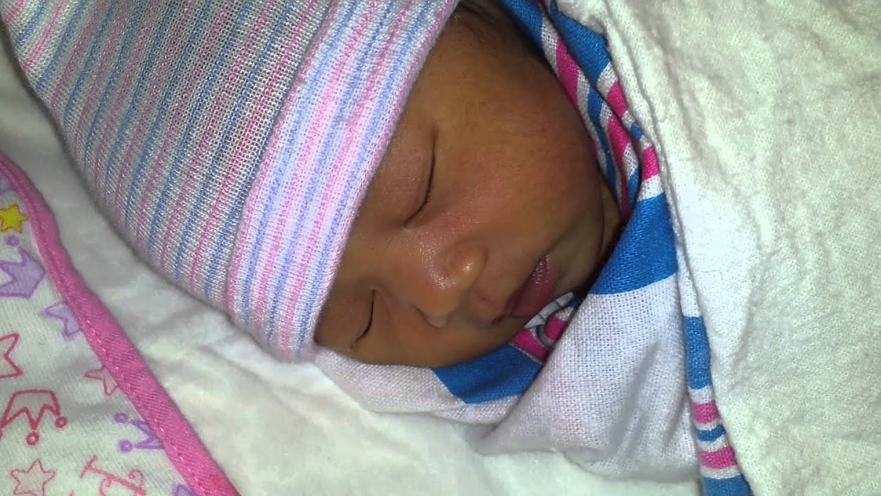 Baby lip smacking 040713 - YouTube