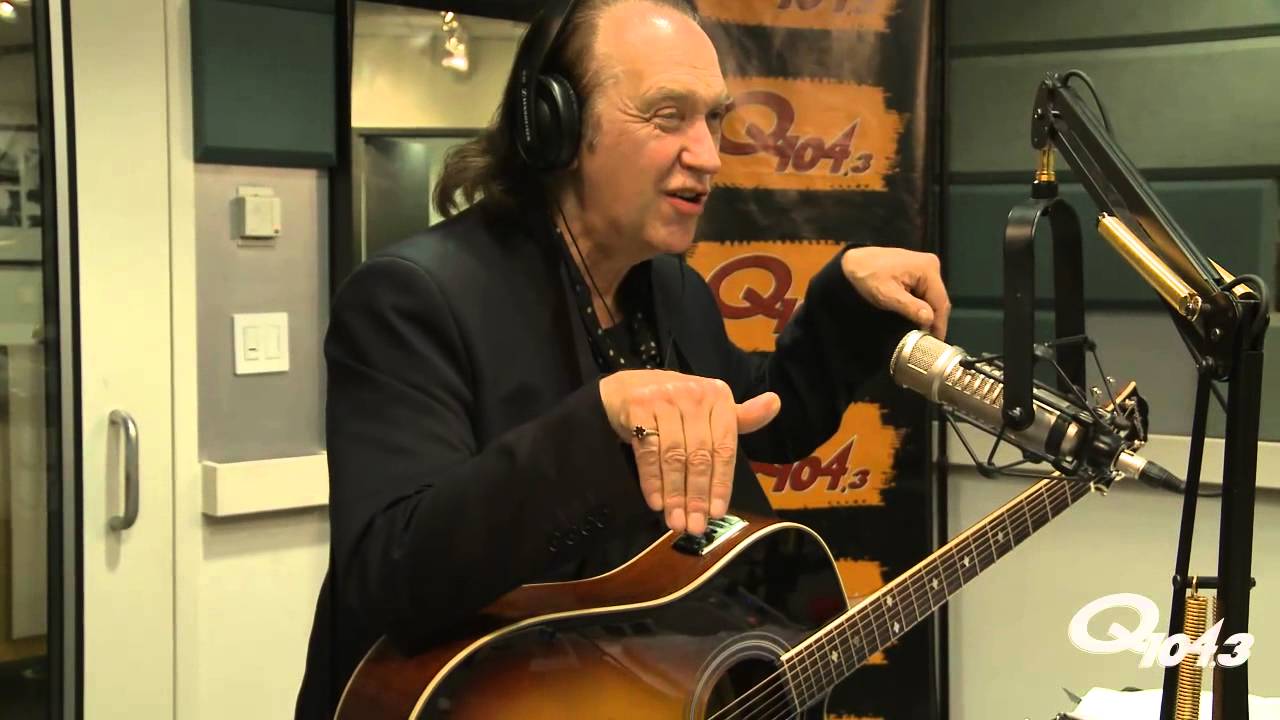 Dave Davies of the Kinks on Q104.3 With His Epiphone Masterbilt - YouTube