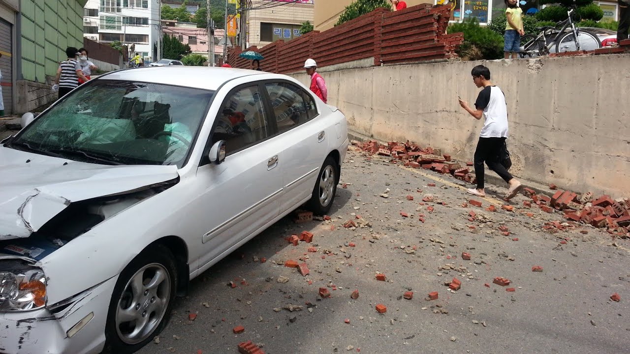 어머니 차량 급발진?사고 20150704 a sudden acceleration accident by mom - YouTube