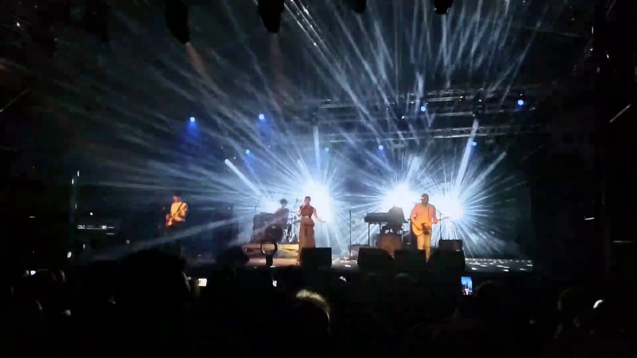 Morcheeba - World lookin in (Milano 24/7/2018) - YouTube