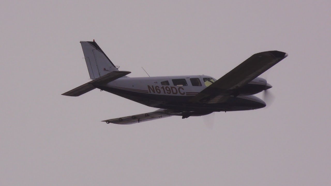 Piper Seneca Taking Off from Lawrence Municipal Airport [4K Video ...