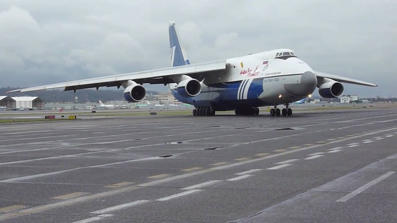 Antonov 124 AN-124 Landing and taxi at KBFI Seattle - YouTube