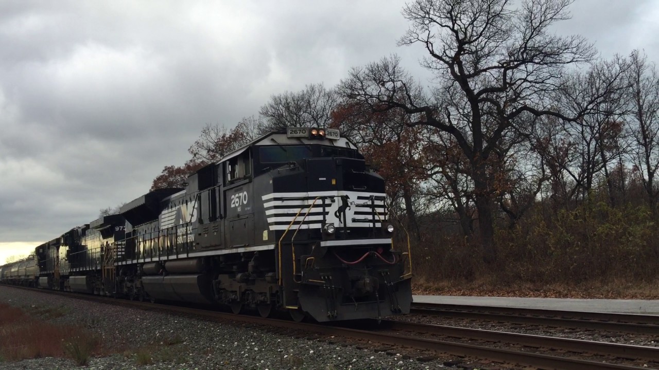 NS 2670 Meets CSX 414 in Ogden Dunes, IN 11/20/16 - YouTube