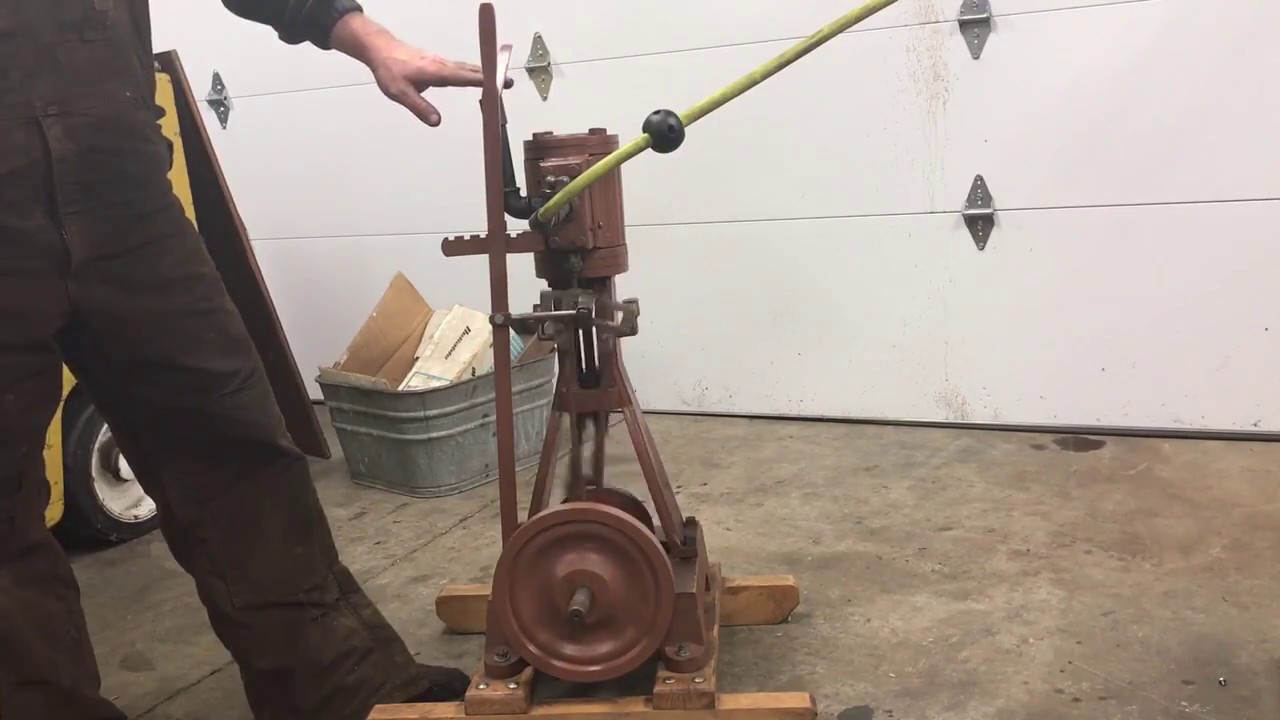 Reversing vertical steam engine - YouTube