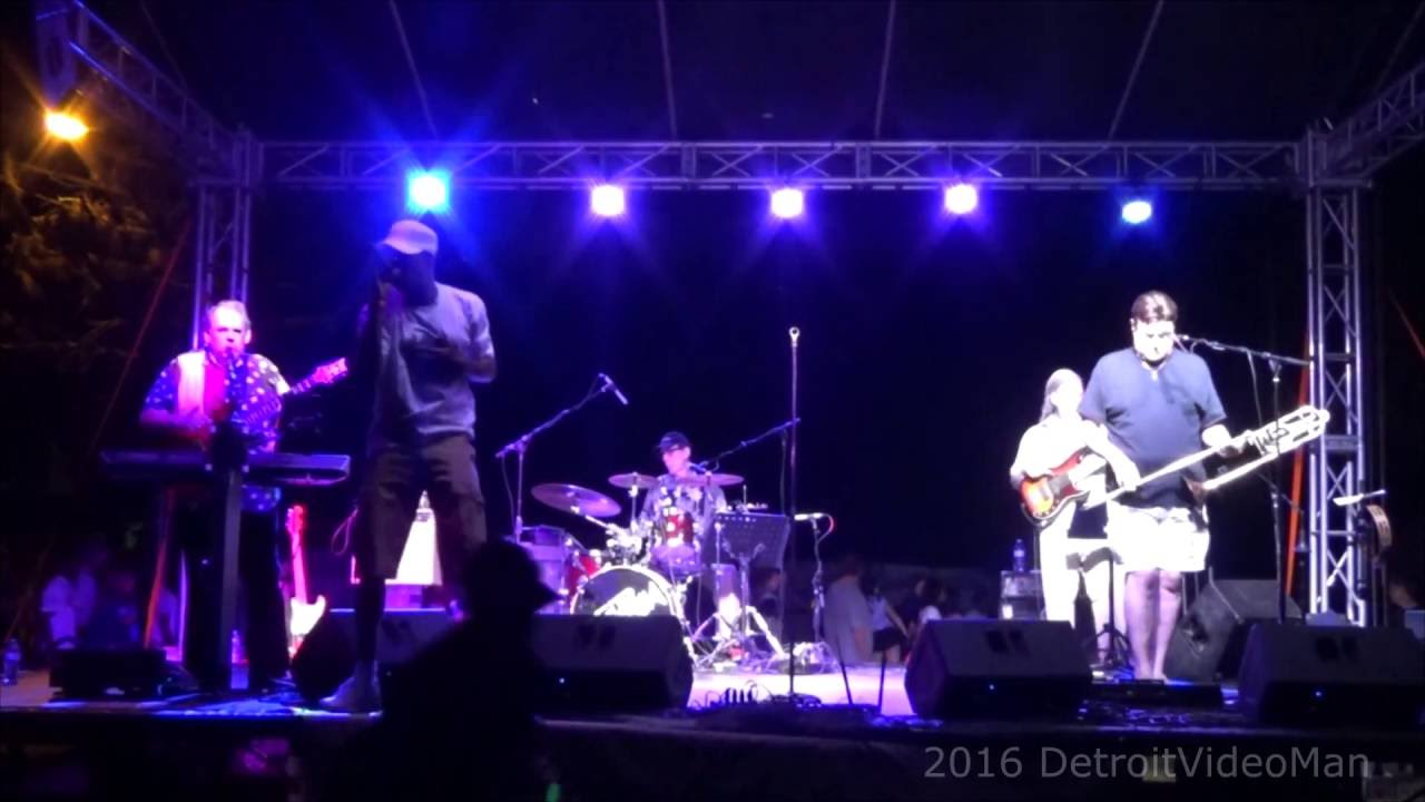 Bugs Beddow & The Good Stuff - "Uptown Funk" - YouTube