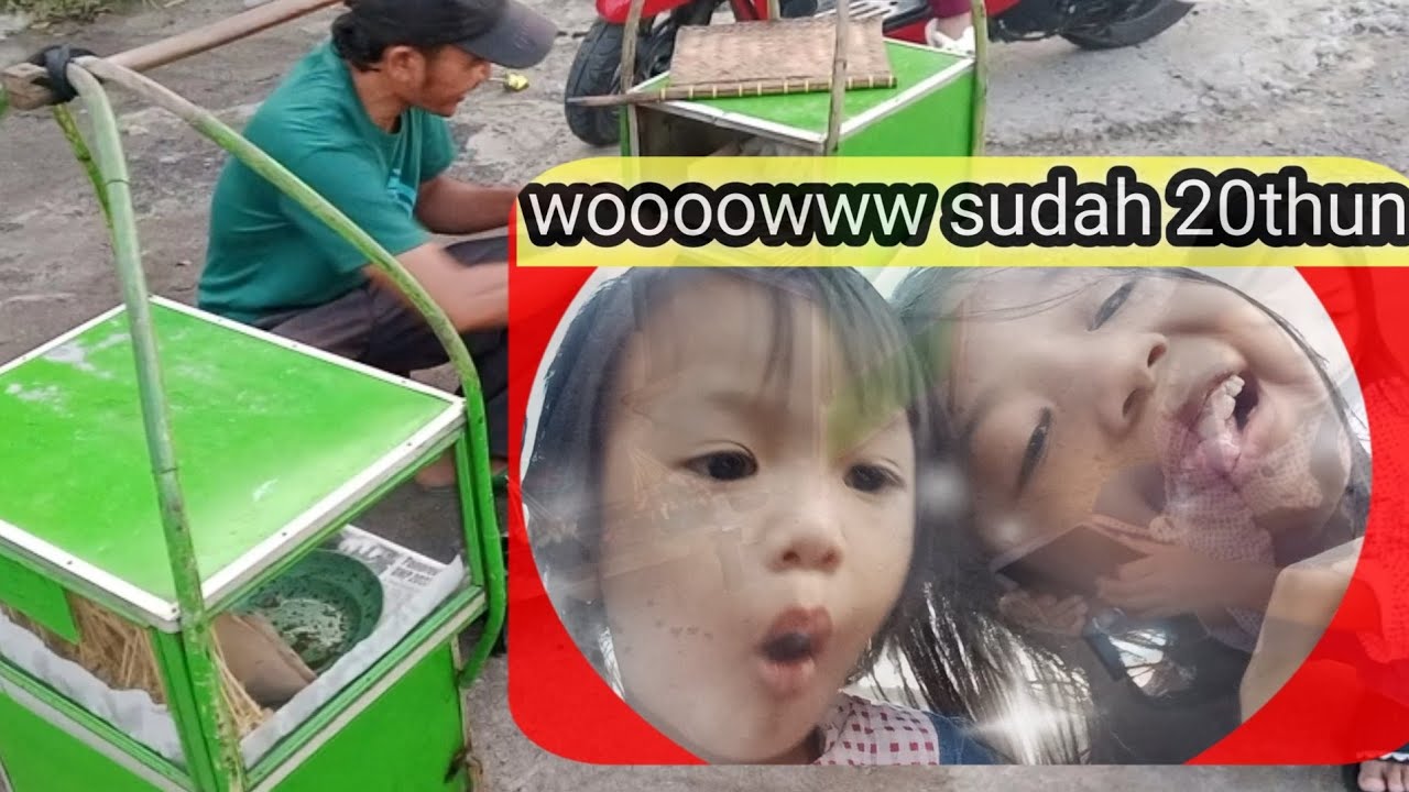 Pedagang ini sudah 20thun lebih.... keliling-keliling di pikul - YouTube