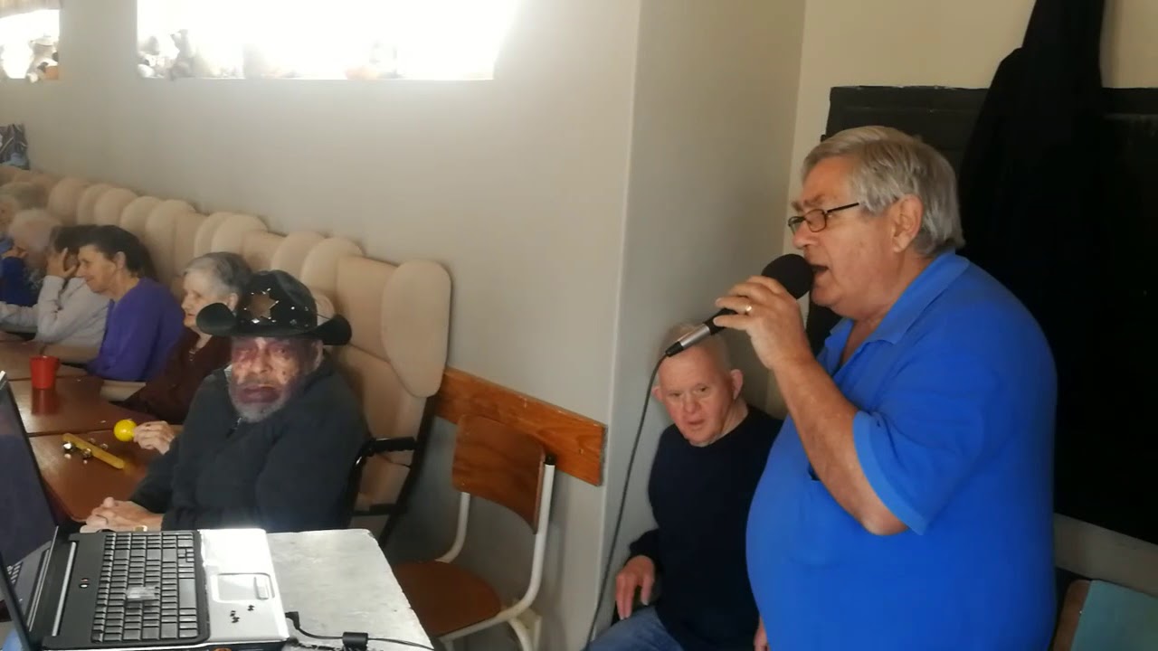 Dans met die rooi rok Medium - YouTube