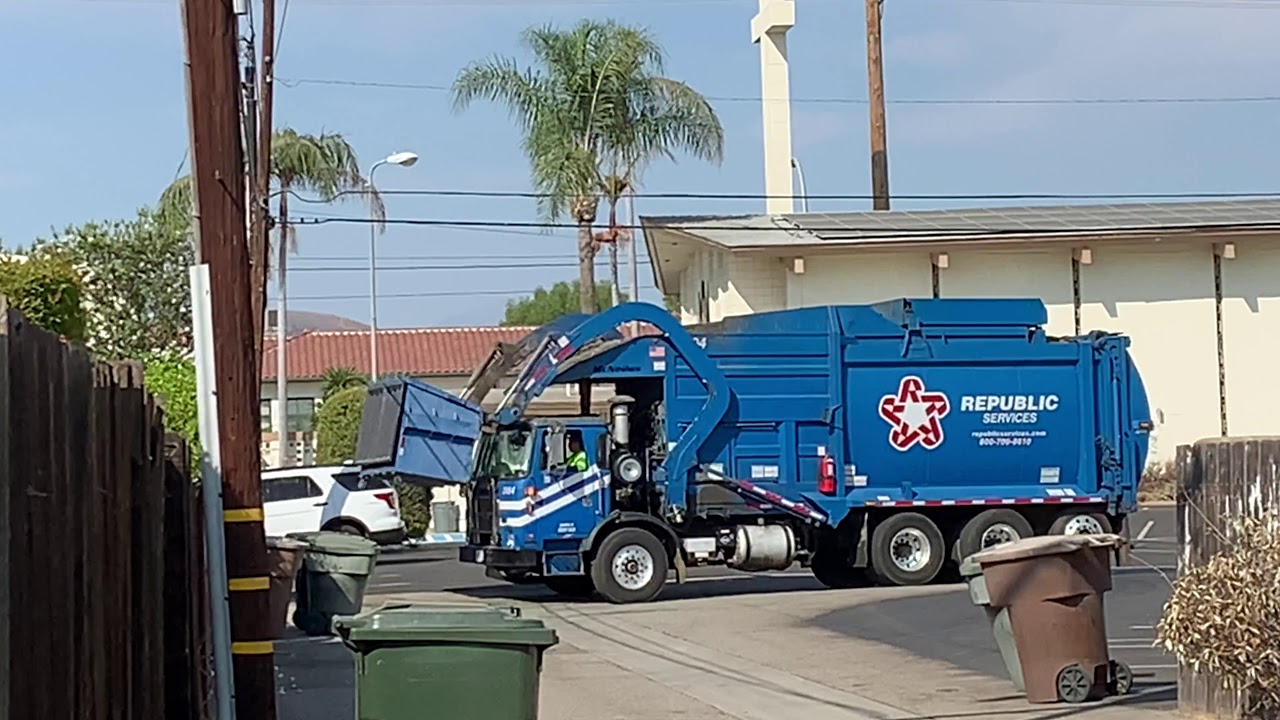 Republic Services Garbage Day in my Alley: September 2020 - YouTube