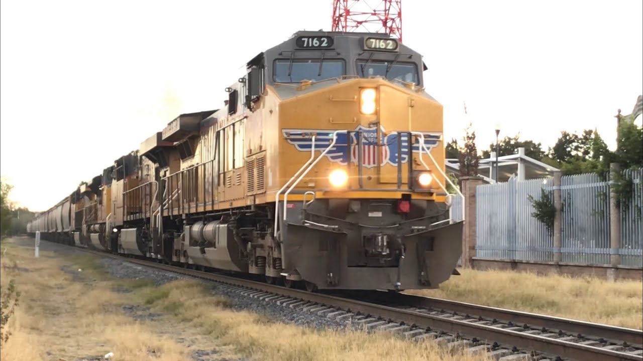 UP 7162, 5456, 9023 AH y 7966 con Horn show pasando Aguascalientes ...