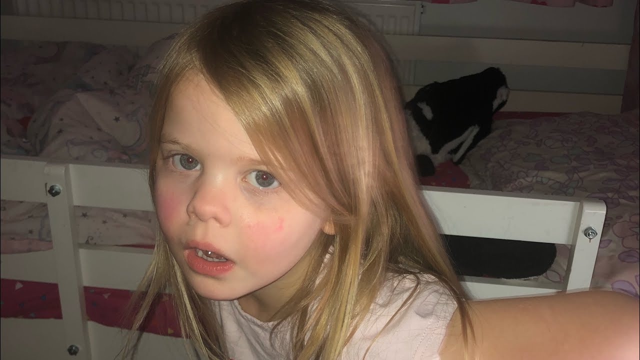 Willow reading peppa pig - YouTube