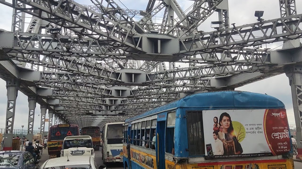Howrah bridge & kolkata bus journey. Barrackpore to Kolkata white bus ...