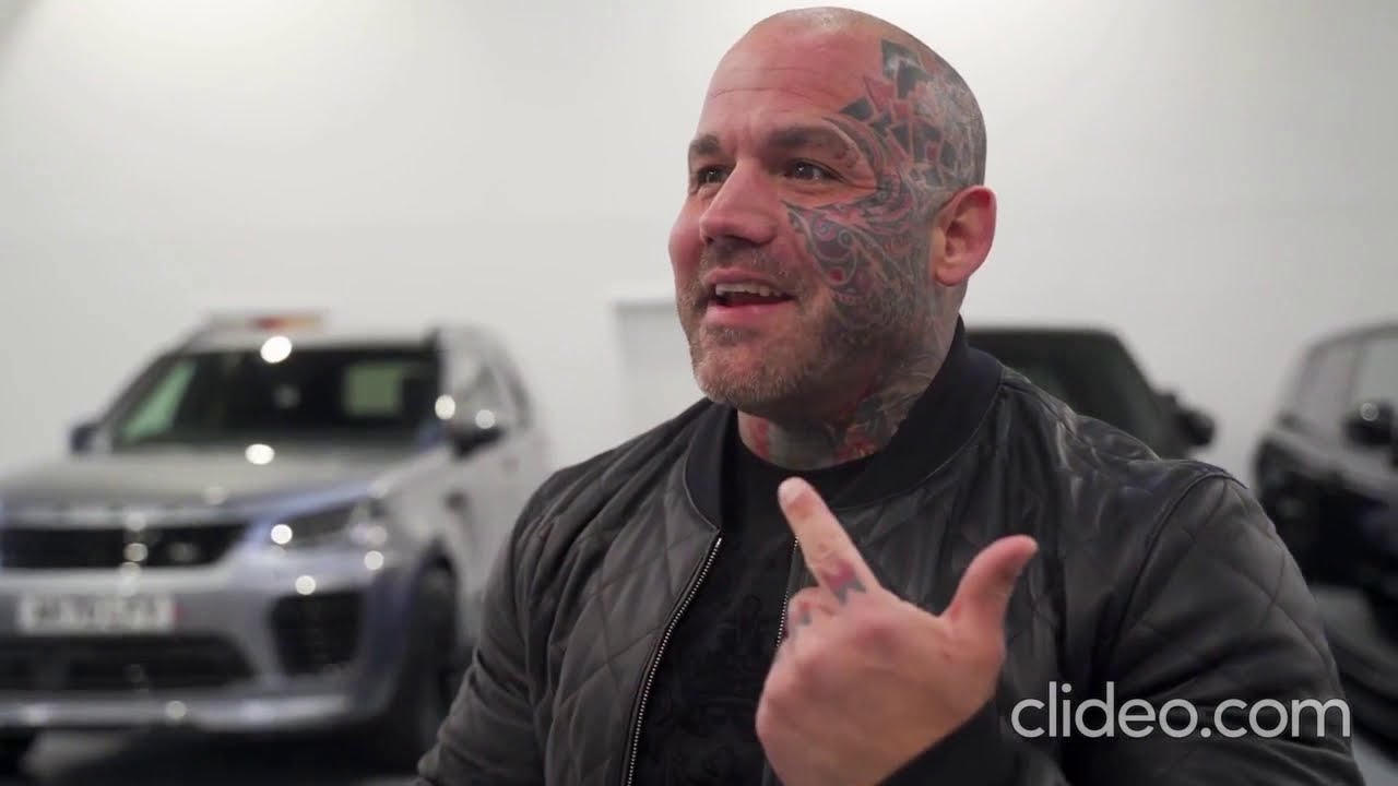 Aarron Lambo UKS BIGGEST BODYBUILDER looks like Midget! to average guy ...