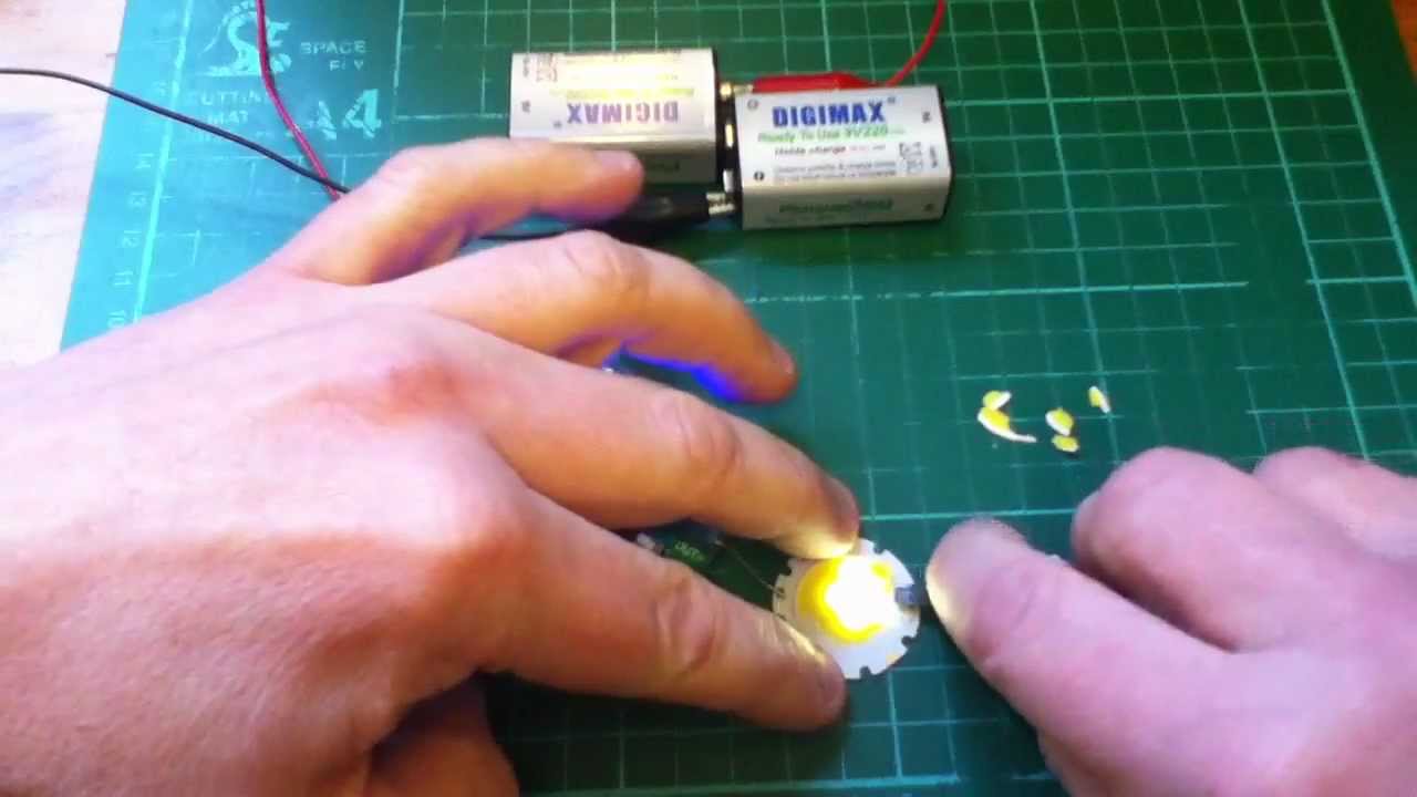 What colour are the LEDs underneath the phosphor of this COB LED? - YouTube