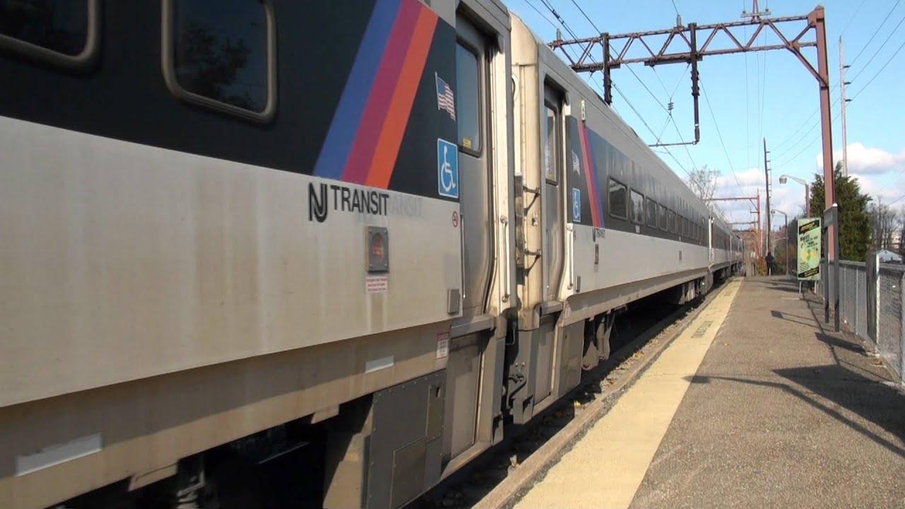 NJT GP40PH-2 #4107 With An All Comet IV Set At Morris Plains 11-11-11 ...