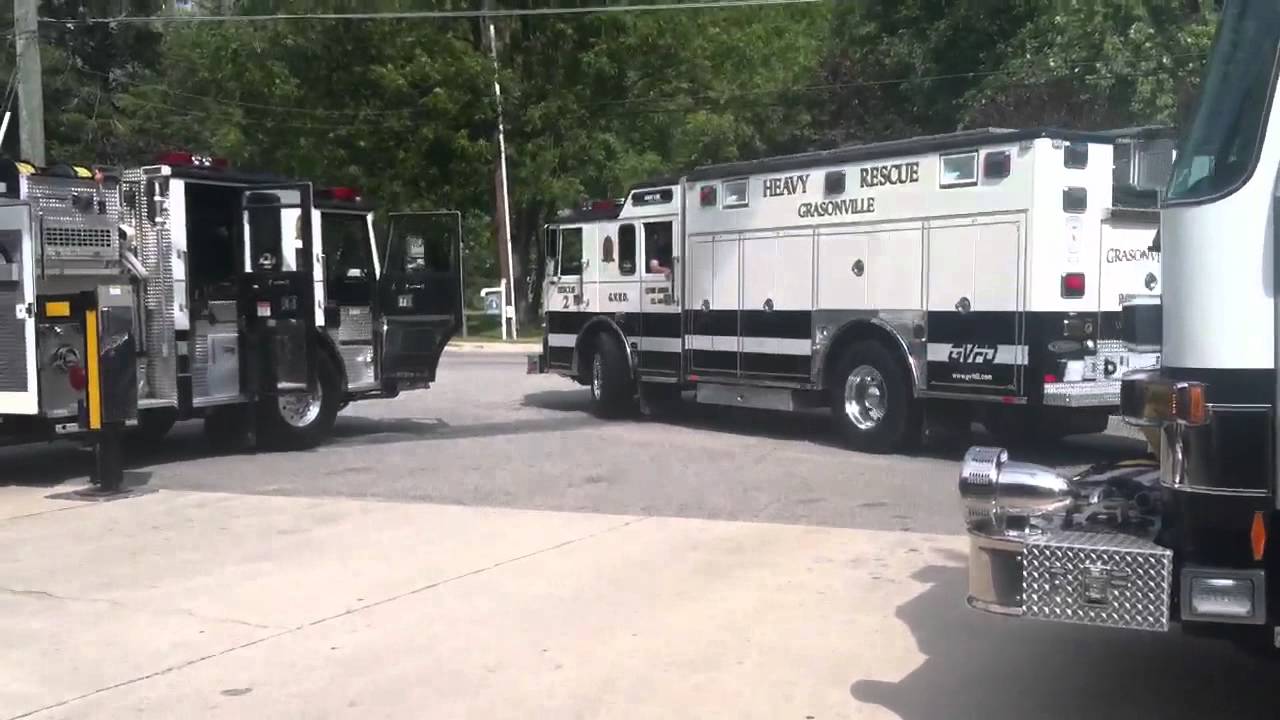 Rescue 2 and Engine 22 Responding - YouTube