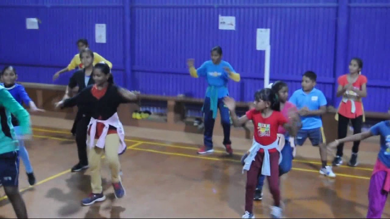 Zumba cover dance -vedio best performance - YouTube