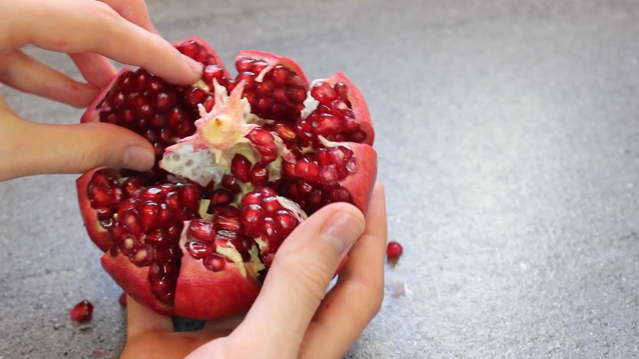 ASMR pomegranate opening - Satisfying crunching + cracking - YouTube