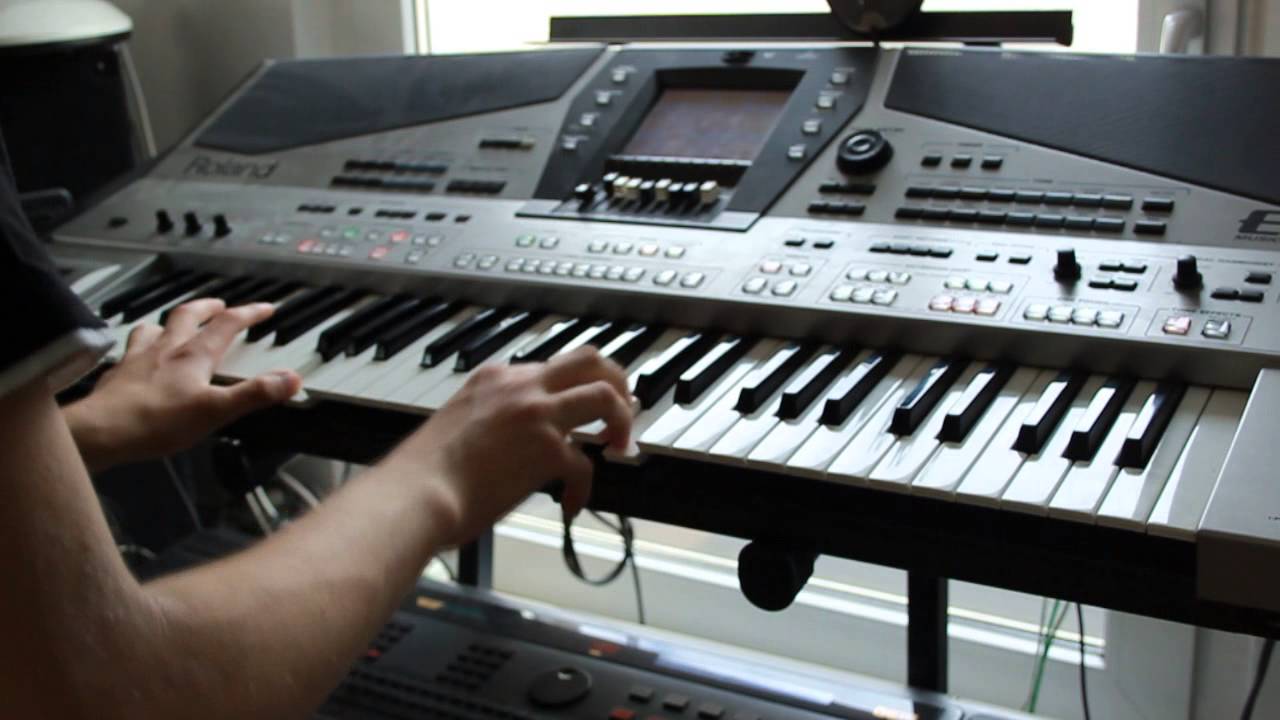 Roland E-80 - YouTube