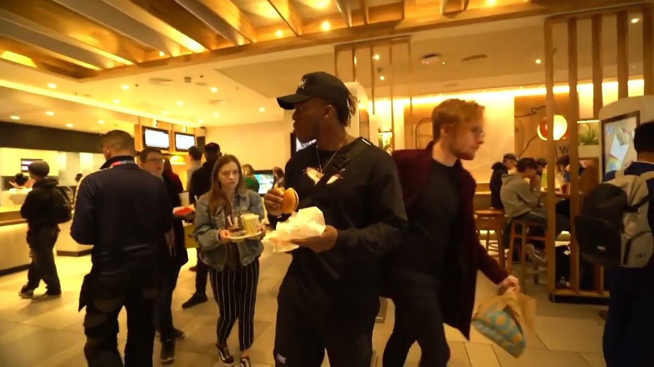 KSI buys EVERYONE a burger - YouTube