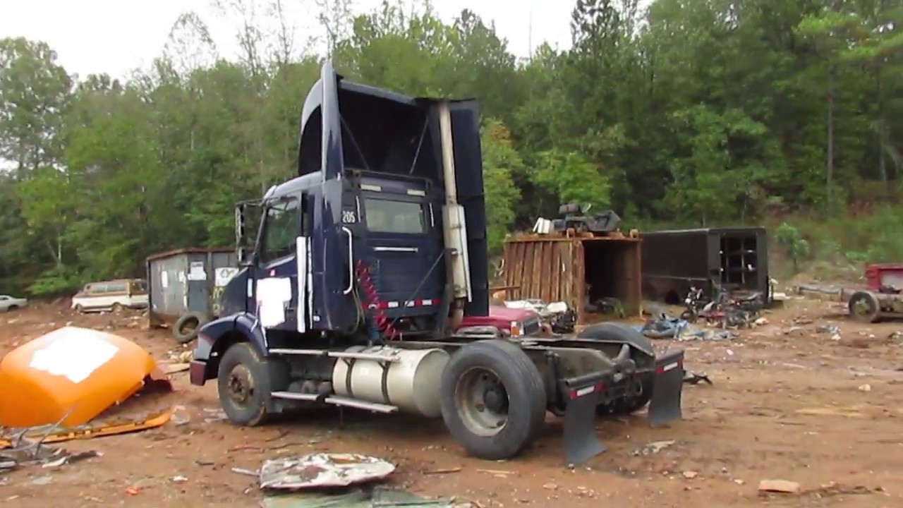 Scrapped! 2005 Volvo Semi Truck - YouTube