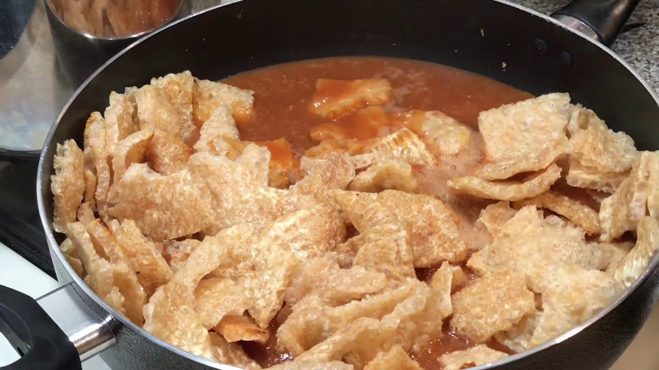 Ricos chicharrones en salsa roja 😛 - YouTube