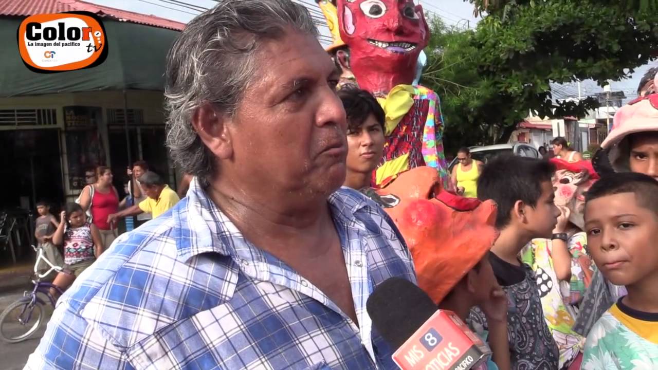 Cimarronas y mascaradas en Puntarenas - YouTube