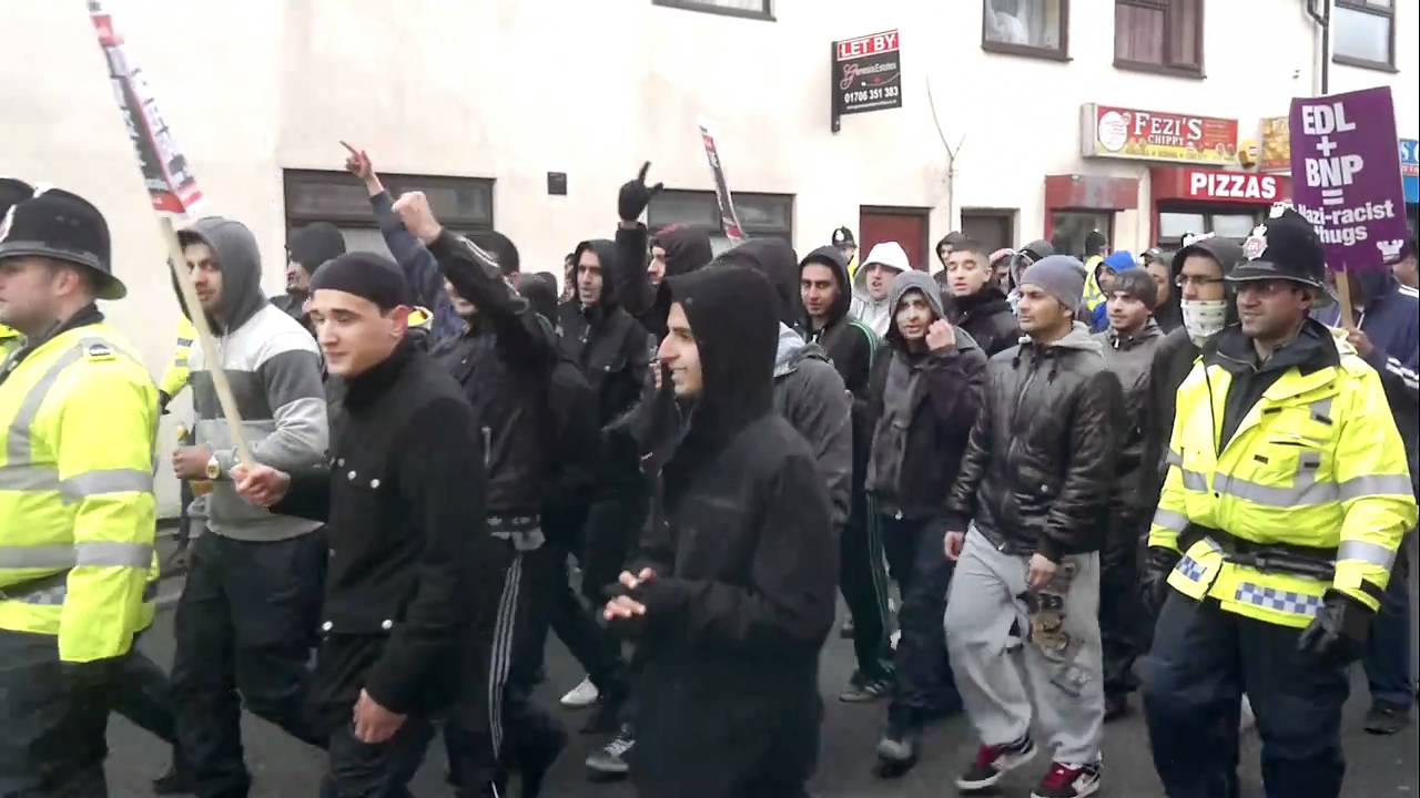Anti-EDL protest in Rochdale - YouTube